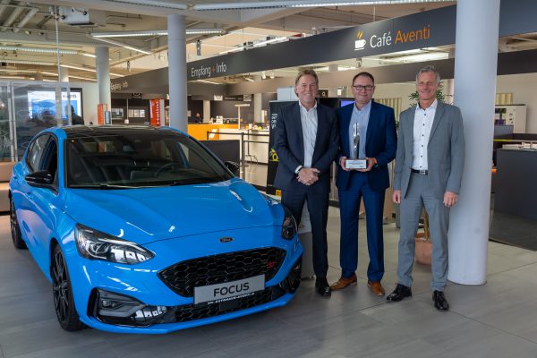 Autohaus Aventi erhält den Ford Chairman´s Award. - attRiBut GmbH